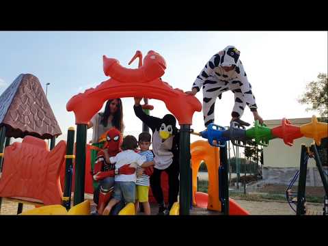 Fatih Selim ve Yusuf parkta,spiderman,penguen kardeş ve prenses ablayla oynuyor.spiderman kaçıyor