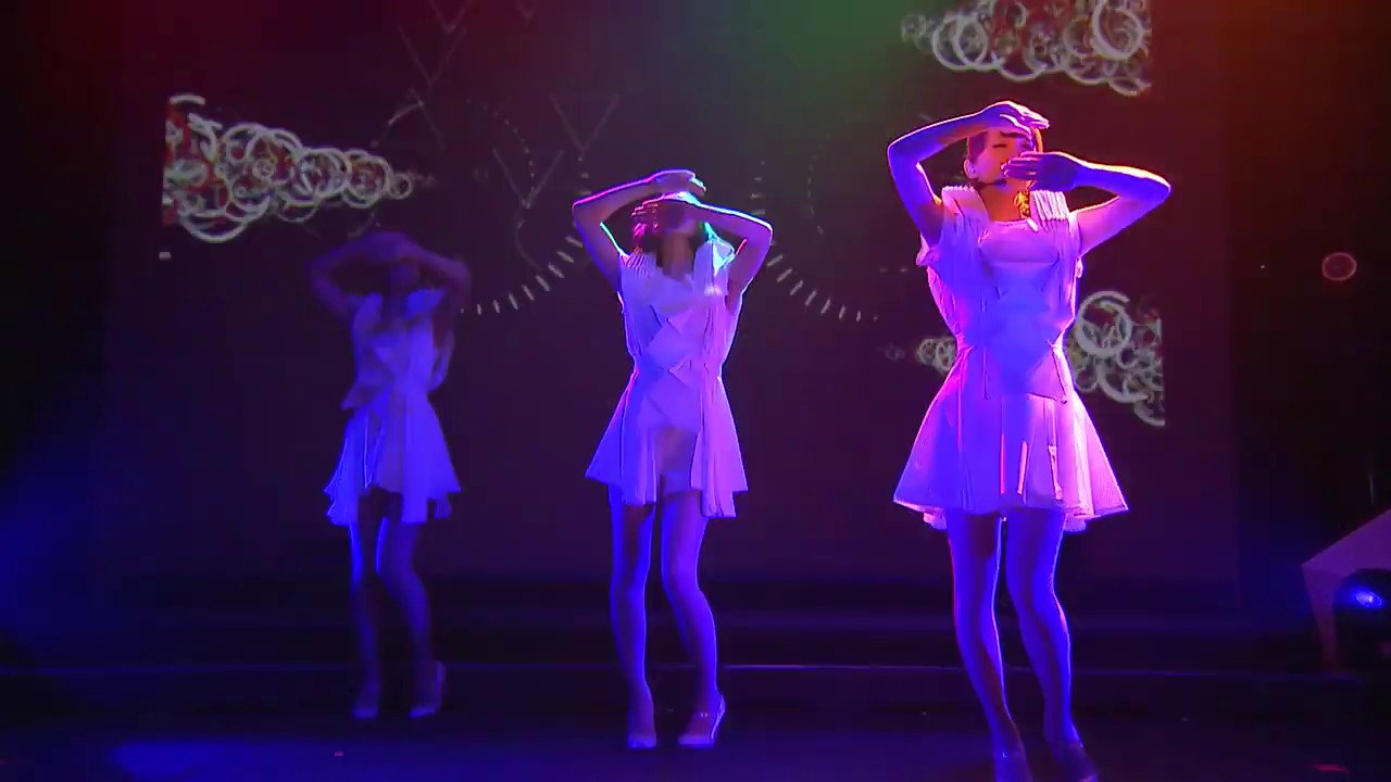 Perfume - Spending all my time (Extended-Mix) - Live in London - YouTube