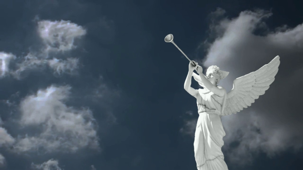 Angel tocando la trompeta en el cielo - YouTube