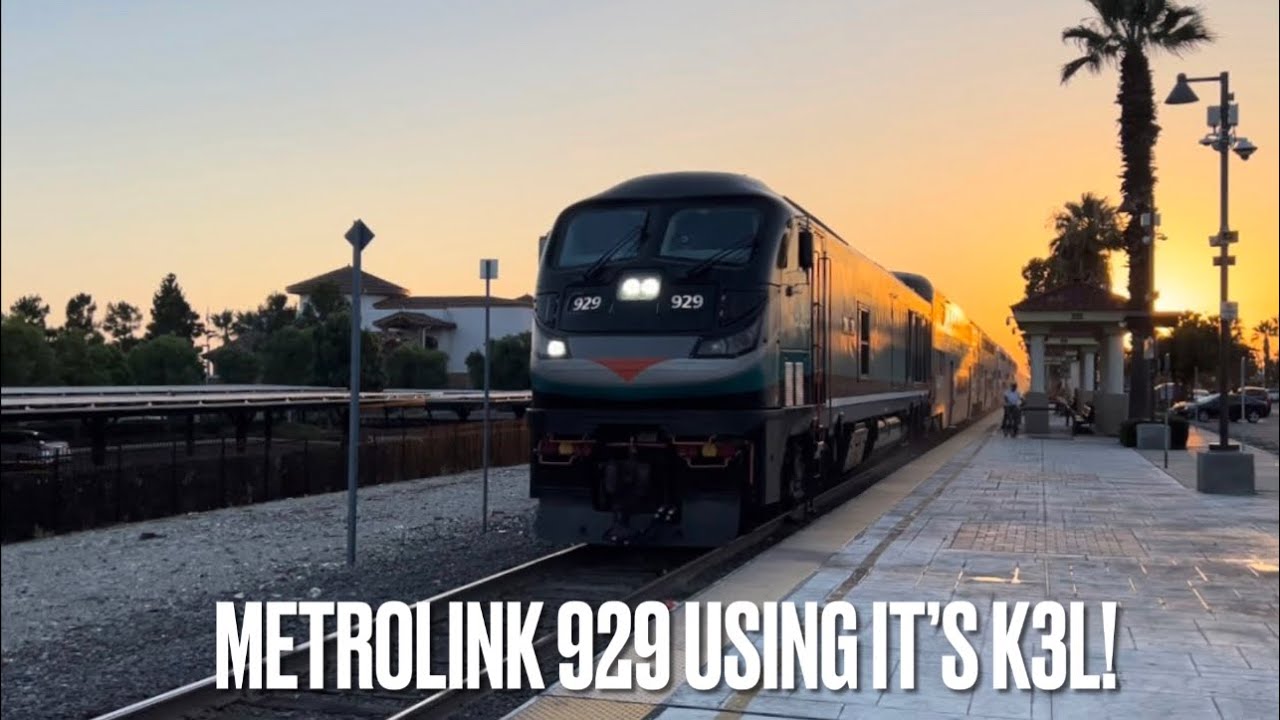 Metrolink F125 929 leads the express train using its K3L horn! - YouTube