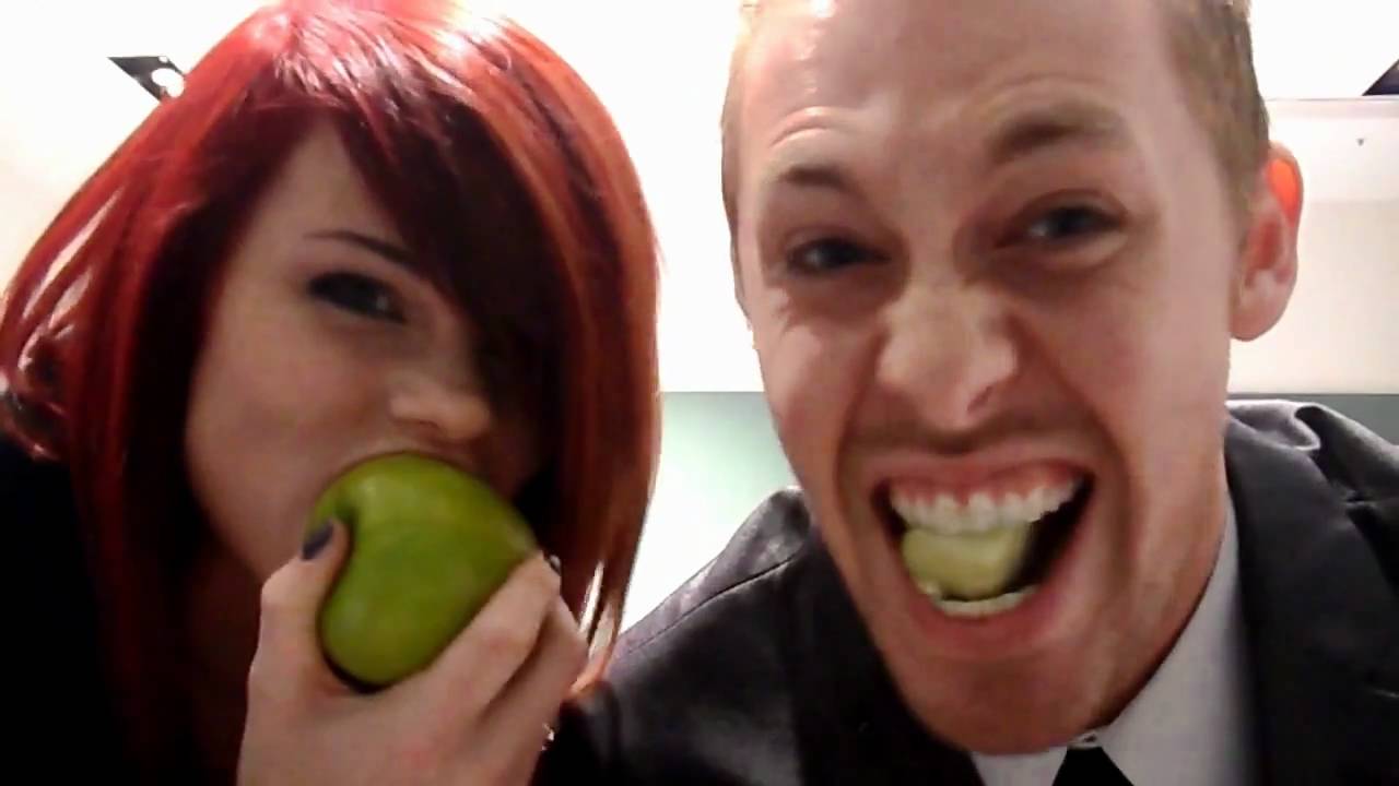 10 Things Models Do Backstage - YouTube