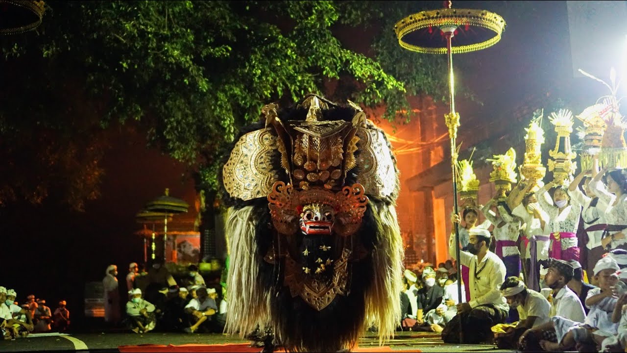 Sesolahan Barong Swari Ida Ratu Gede Jagat Undisan Mesolah Napak