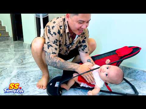 Dad managed to prevent baby Kim from falling because the crib was torn