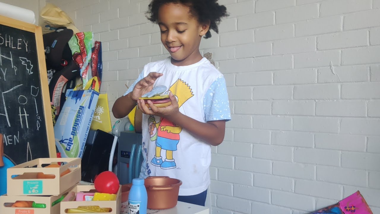 JOEY JR COOKS HEALTHY FOOD for sister Carmen and Mommy - YouTube