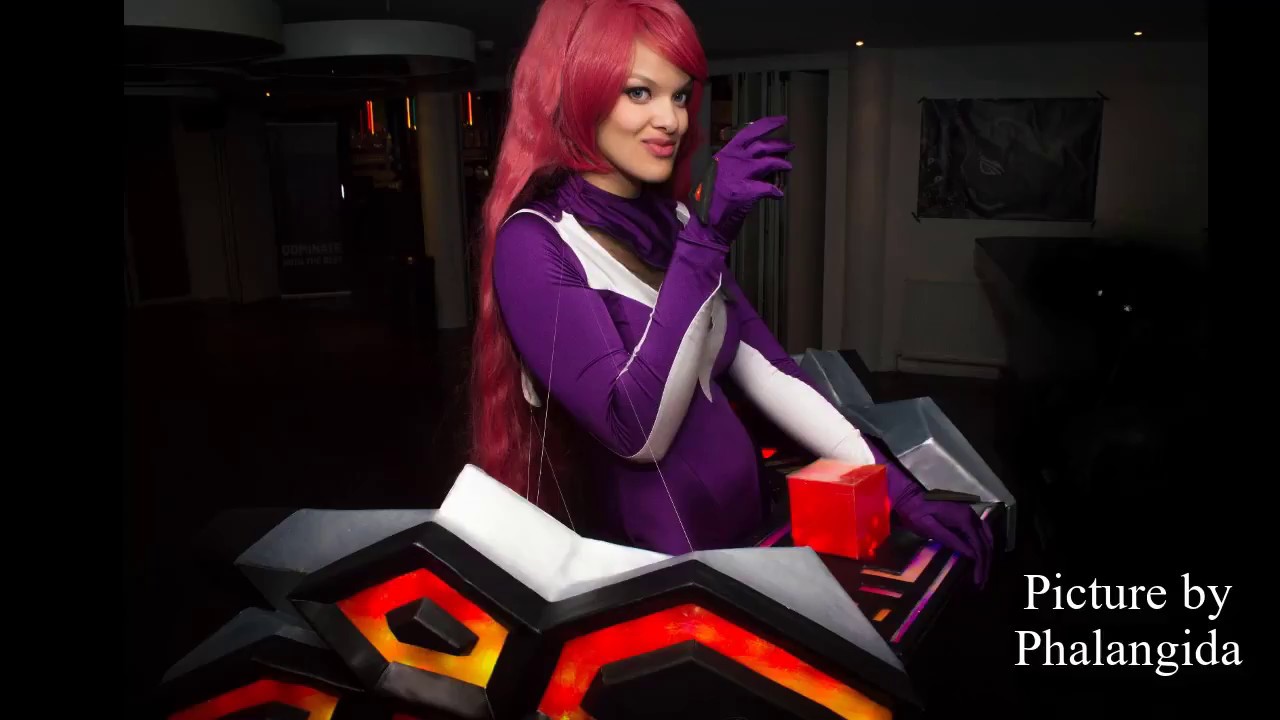 Dj Sona Cosplay