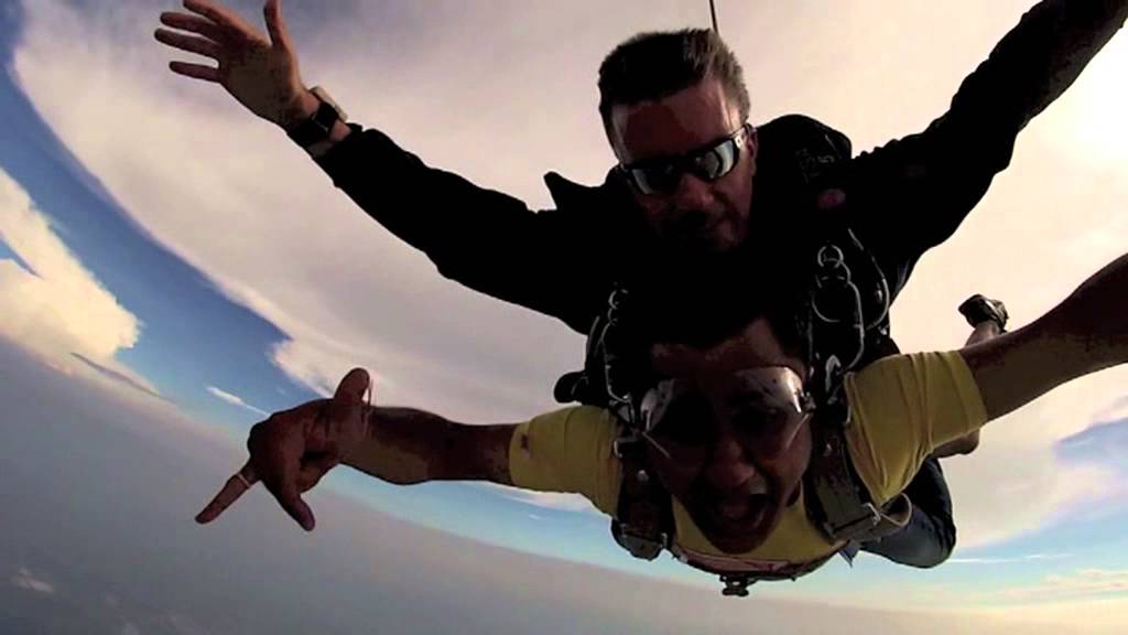 SKY DIVING..... - YouTube