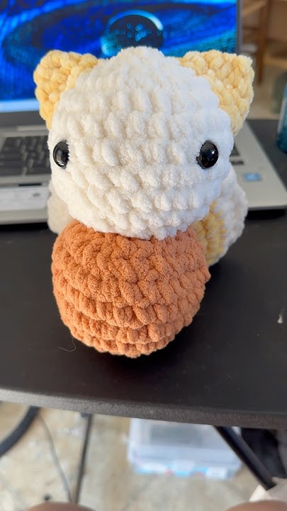 I made this super cute crochet candy corn bat #halloween 🍭🌽🦇 - YouTube