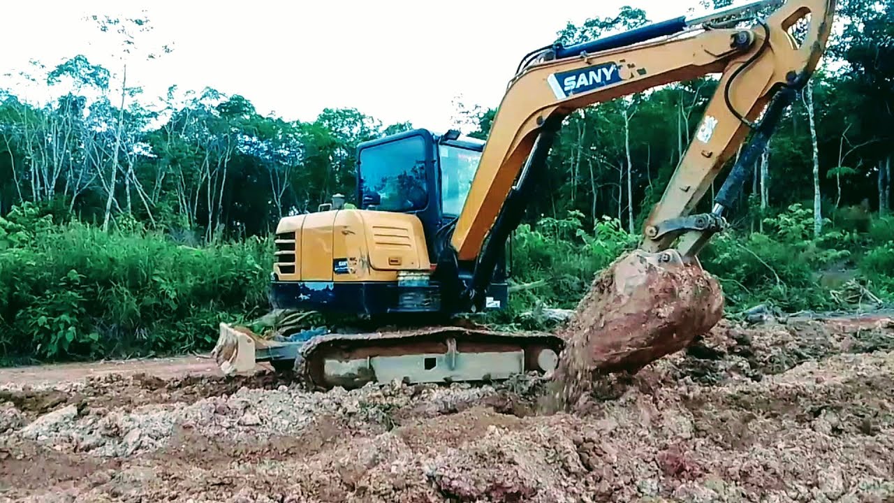 Excavator Sany sy 55c gali parit saluran air untuk pembangunan ram ...
