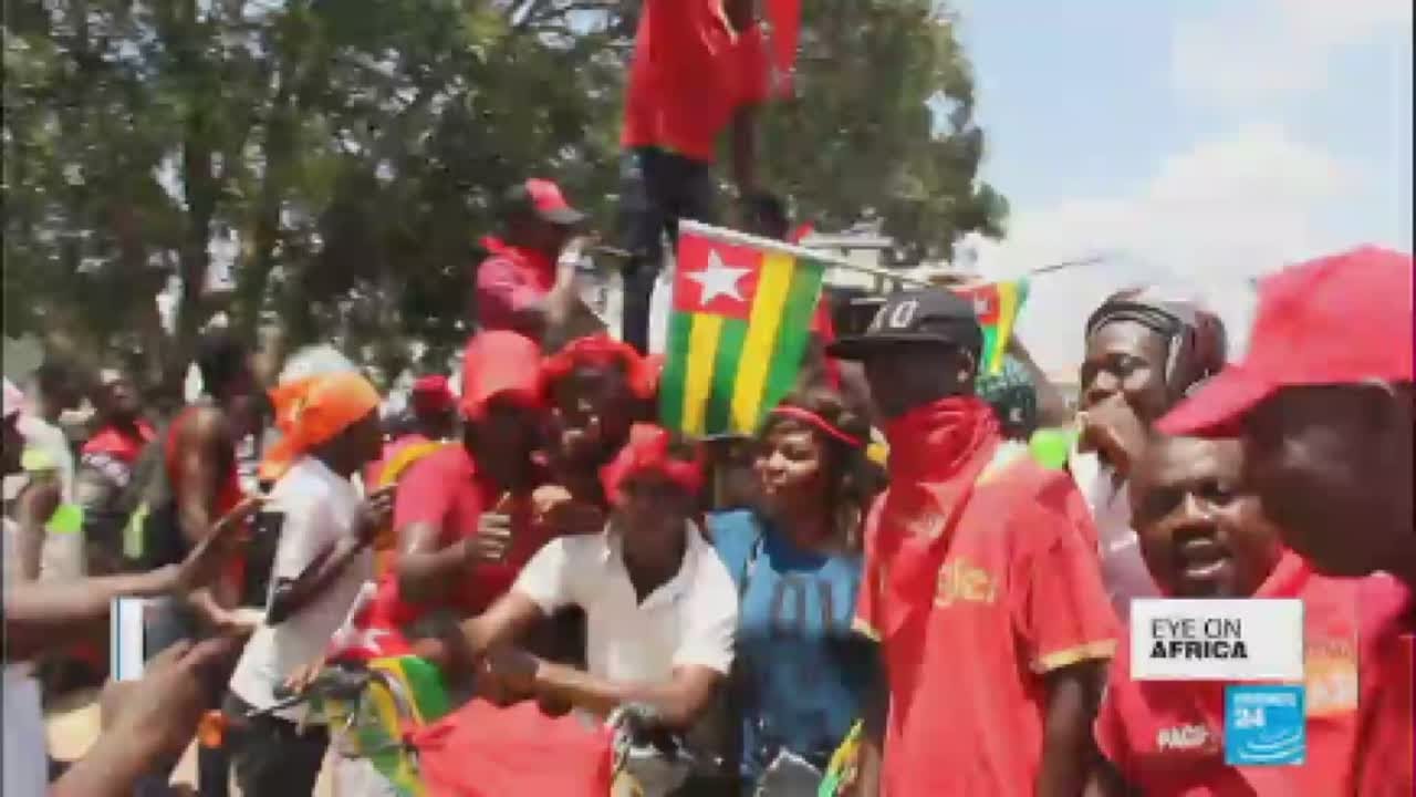 Togo: Thousands join ''March of Anger'' against ruling family - YouTube