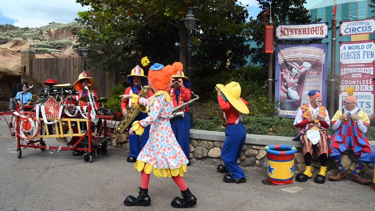 Storybook Circus Giggle Gang- Woo - YouTube