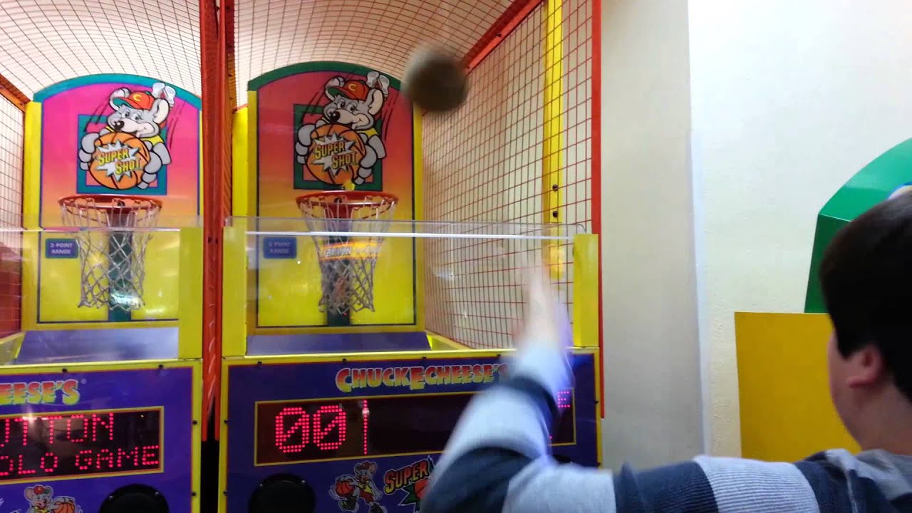 Jordan Cardwell Easter fun at Chuck E Cheese - YouTube