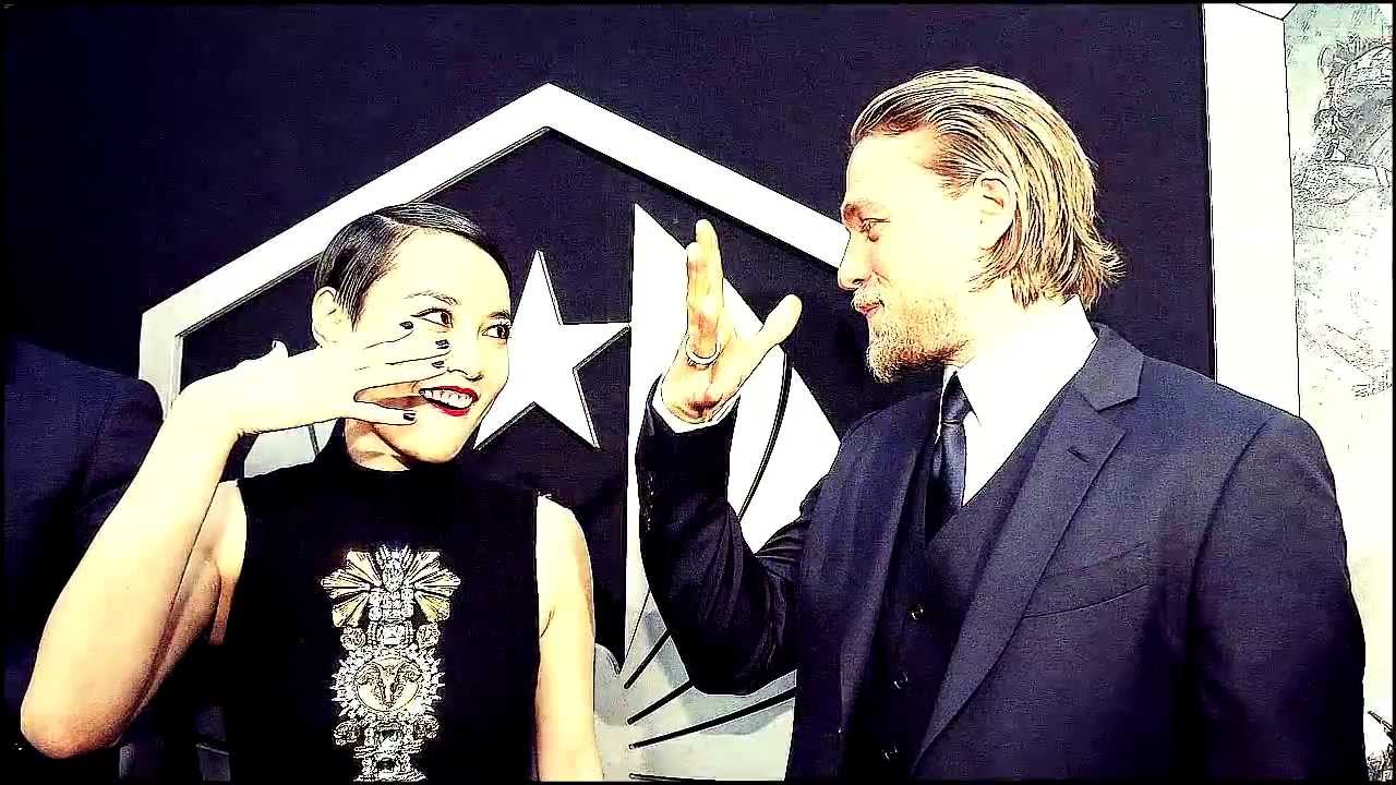 Rinko Kikuchi En Charlie Hunnam ADAPTATIONSDAILY — Rinko Kikuchi As