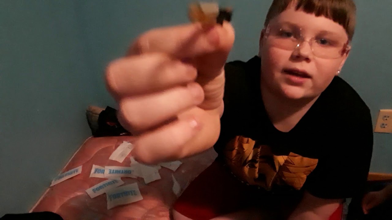 Unboxing Fortnite packages - YouTube