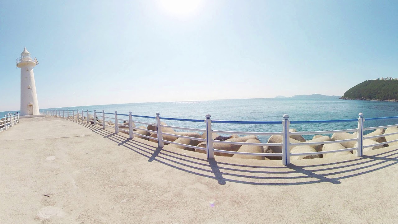 청사포 등대 Cheongsapo Lighthouse - YouTube