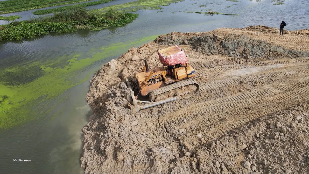 Amazing Dozer Operator Pushing Soil Dump Truck Unloading Soil on New ...