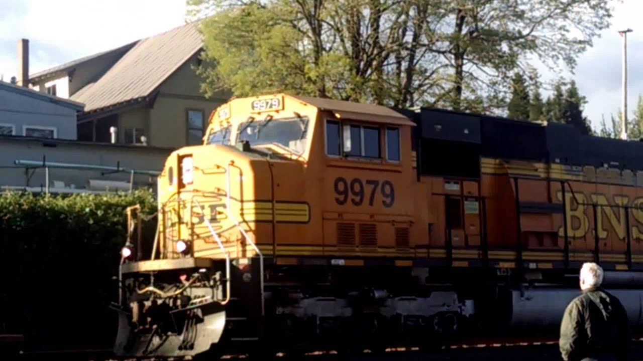 Amtrak P42 passing through the gorge plus a BNSF - YouTube