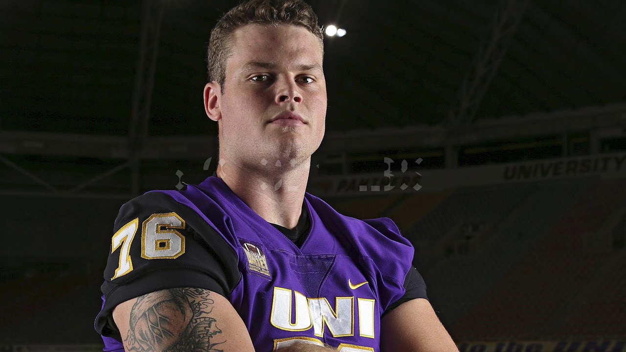 6’9 Northern Iowa OT Spencer Brown Benches 500lbs - YouTube
