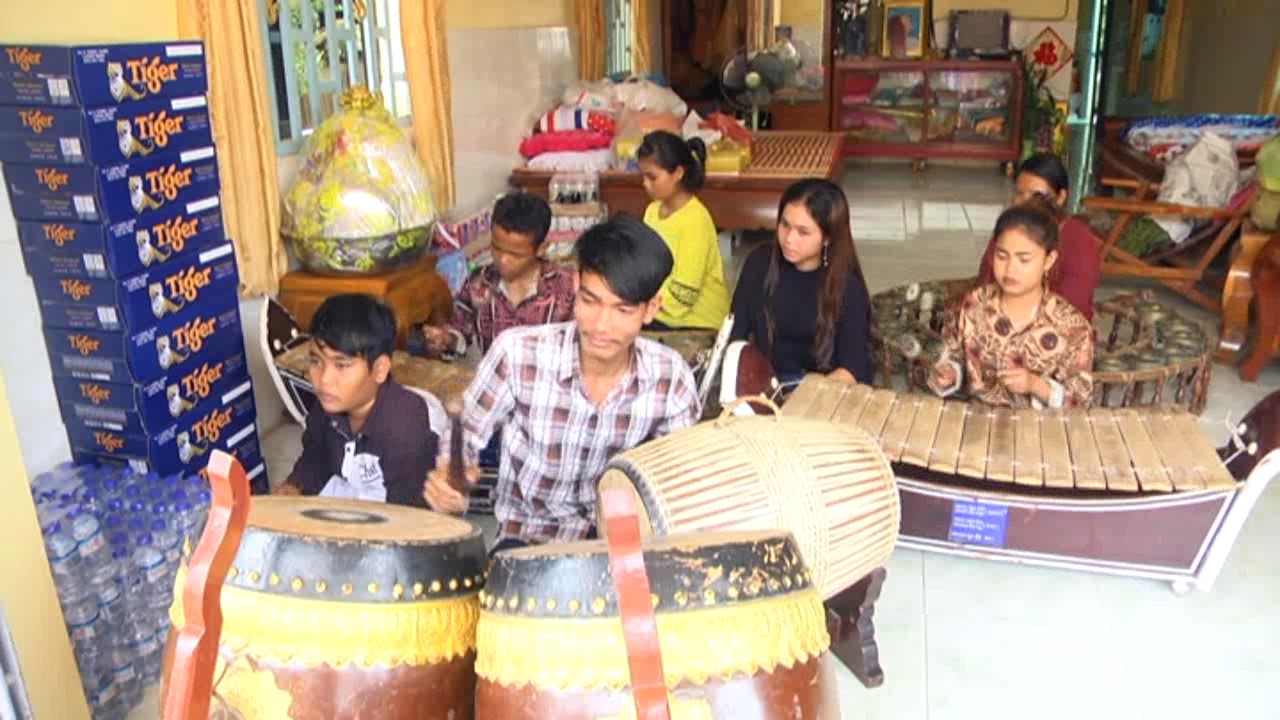 Pleng PinPeat Skor Thom ភ្លេងពិនពាទ្យស្គធំពិរោះណាស់ - YouTube