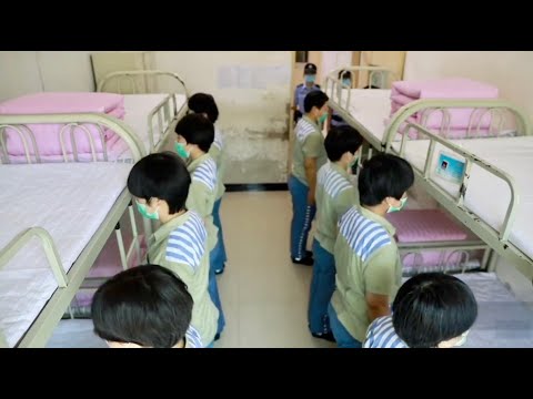 Daily life in Chinese female prison - YouTube