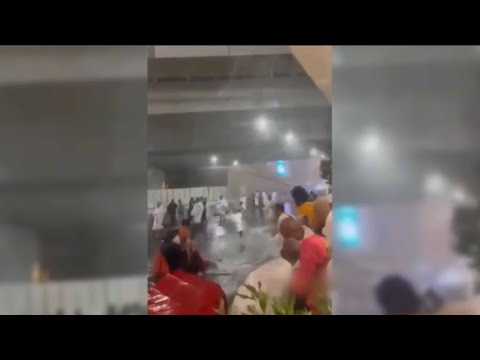 Мощный ливень с грозой обрушился на Мекку