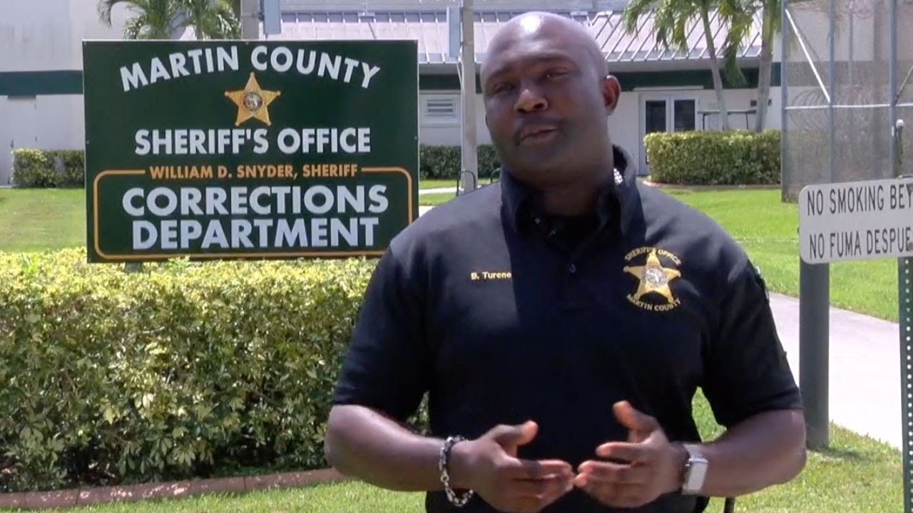 Martin County corrections deputy praised for finding bribery note - YouTube