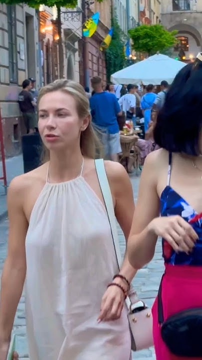 Біла лляна сукня Львів дівчата центр площа Ринок львівплощаринок