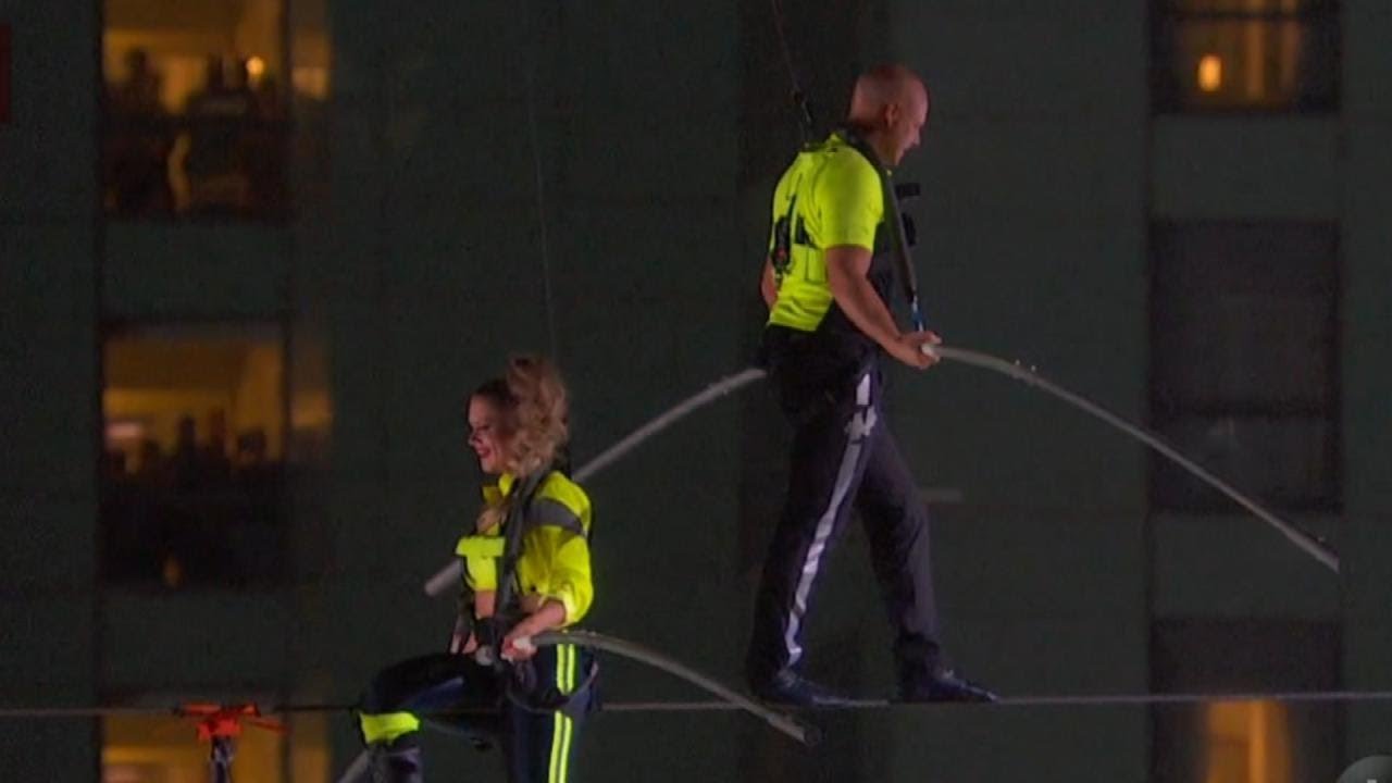 Nik Wallenda Successfully Walks High Wire in New York City - YouTube