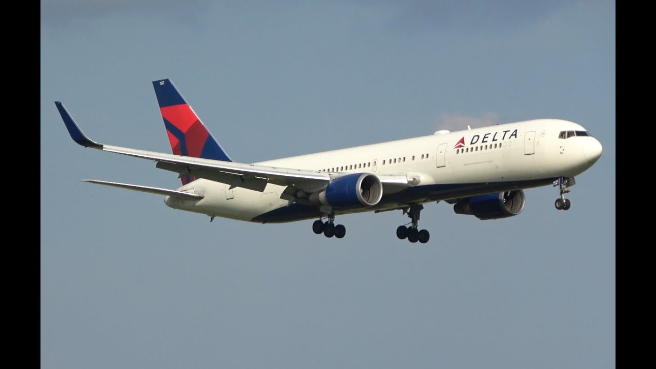 Delta 767-300 landing, DTW - YouTube