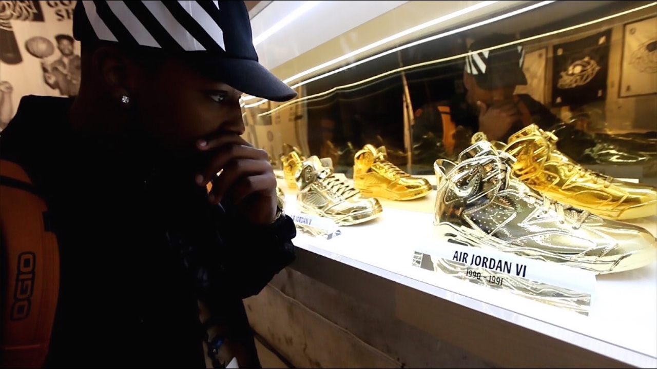 1 OF 13 GOLD AIR JORDANS! EXLUSIVE LOOK INSIDE THE ALL STAR JORDAN POP ...