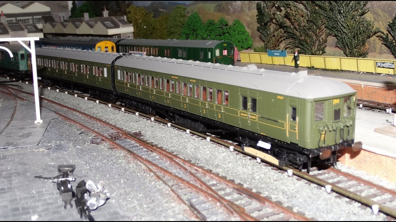 Hornby 2 BIL 2041 joins the EMU stud at Eridge. - YouTube
