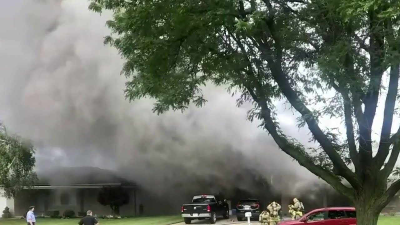 1 dead, 2 badly burned in Sterling Heights house fire - YouTube