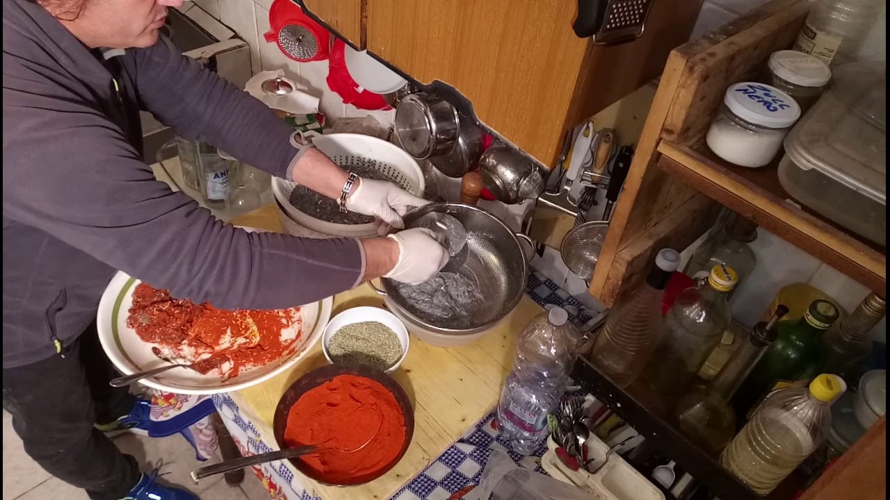 Preparazione della sardella piccante calabrese-da MicheleExpert - YouTube