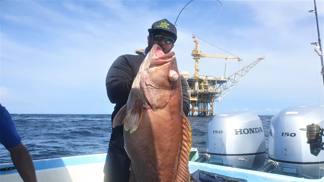 HANDLINE & ROD FISHING MILES OUT IN THE OCEAN - Around Isolated Oil ...
