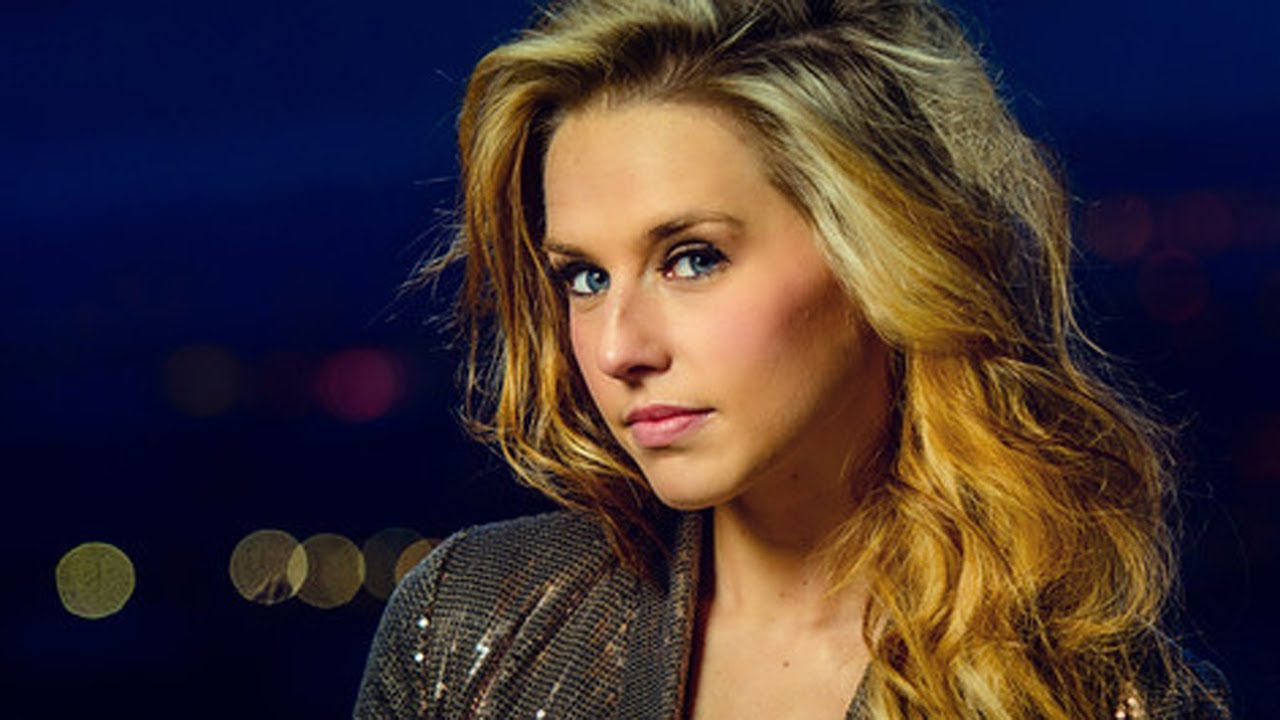 Lighting for Amazing Headshots - YouTube