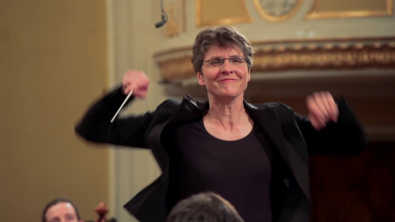 Elisabeth Fuchs conducts 7. Beethoven, 1st movement, Vivace beginning ...