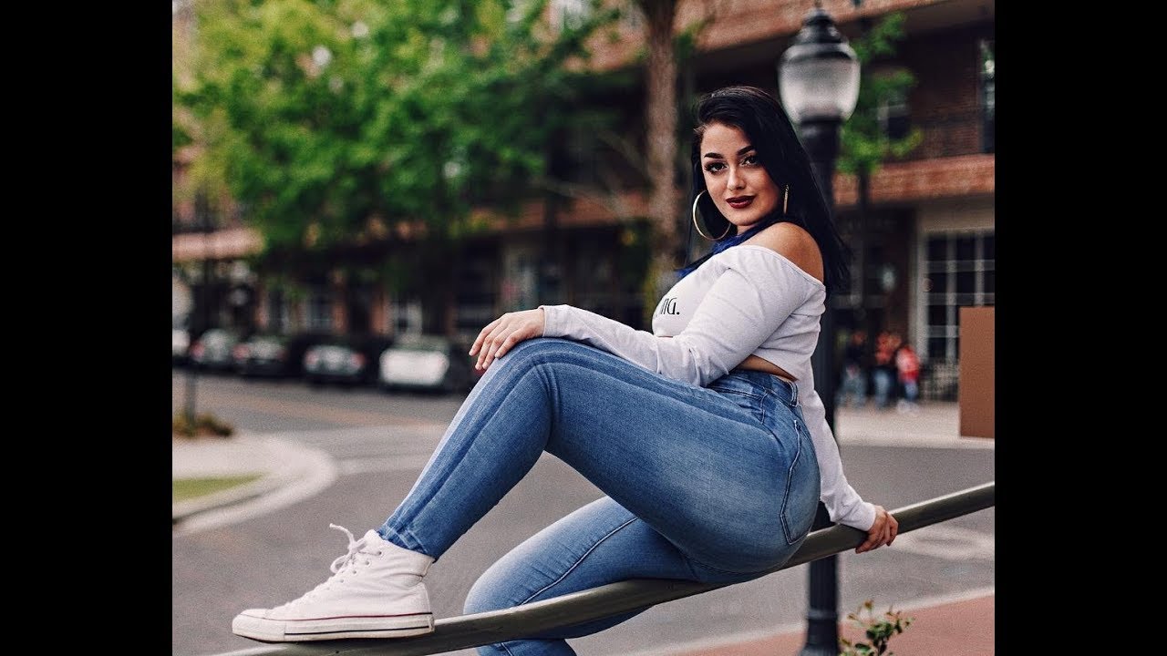 Latest Plus Size fashion model - beautiful look outside curvy fashion ...