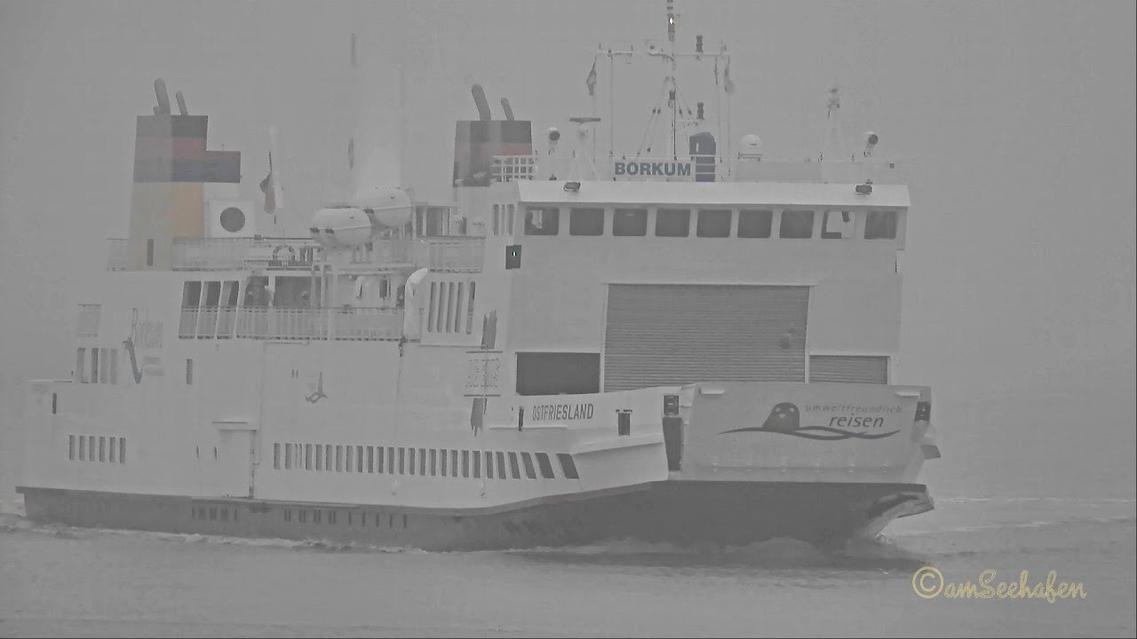 Emden Einlauf bei dichtem Nebel LNG Autofähre OSTFRIESLAND arrival in ...
