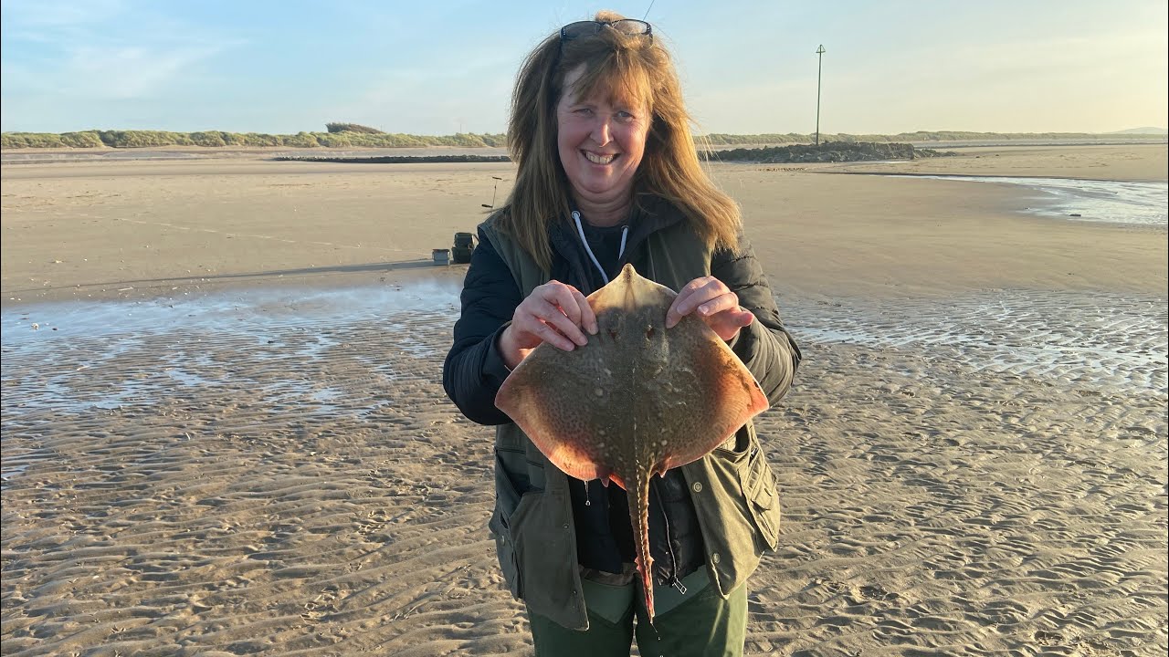 Shore fishing, Prestatyn, Pb smoothound and dodgy lighting - YouTube