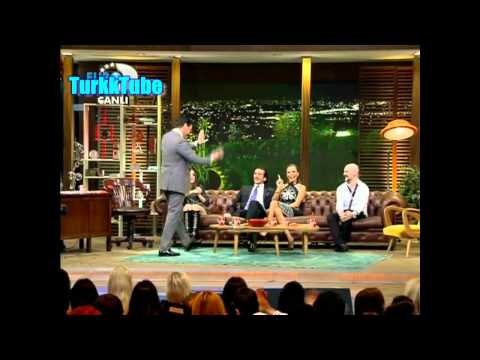 Beyaz Show   Rüştü Eşi Işıl ile Tanışmasını Anlatırken Atalay Muziplik Yapıyor 29 03