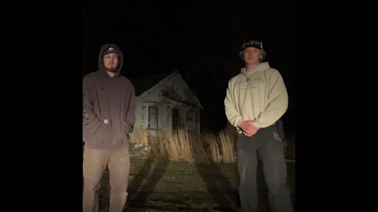 Exploring creepy house in the middle of nowhere - YouTube