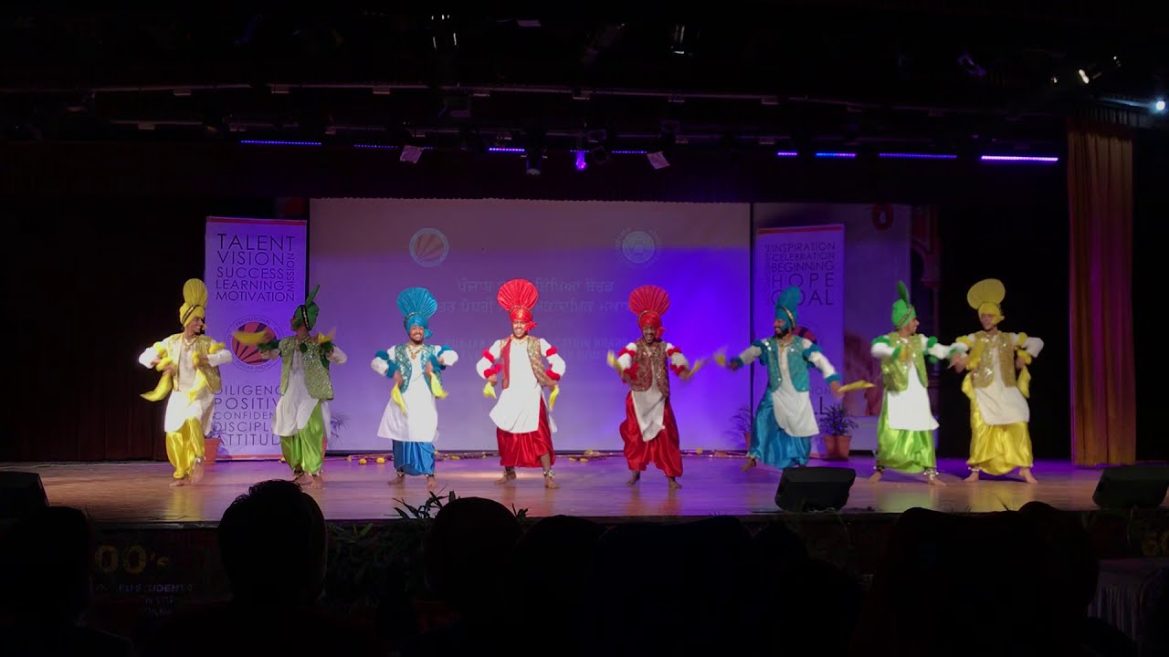 Ramgarhia Bhangra Team Winner LPU||Punjab|| 2018 - YouTube