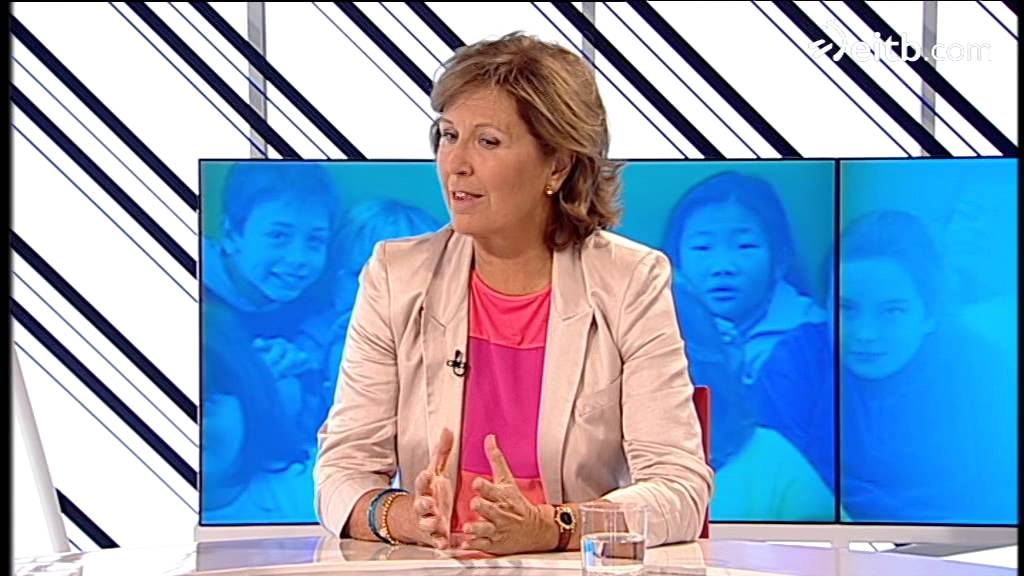 Consuelo Crespo, UNICEF: 'No retrocedamos ayudando por lástima' - YouTube