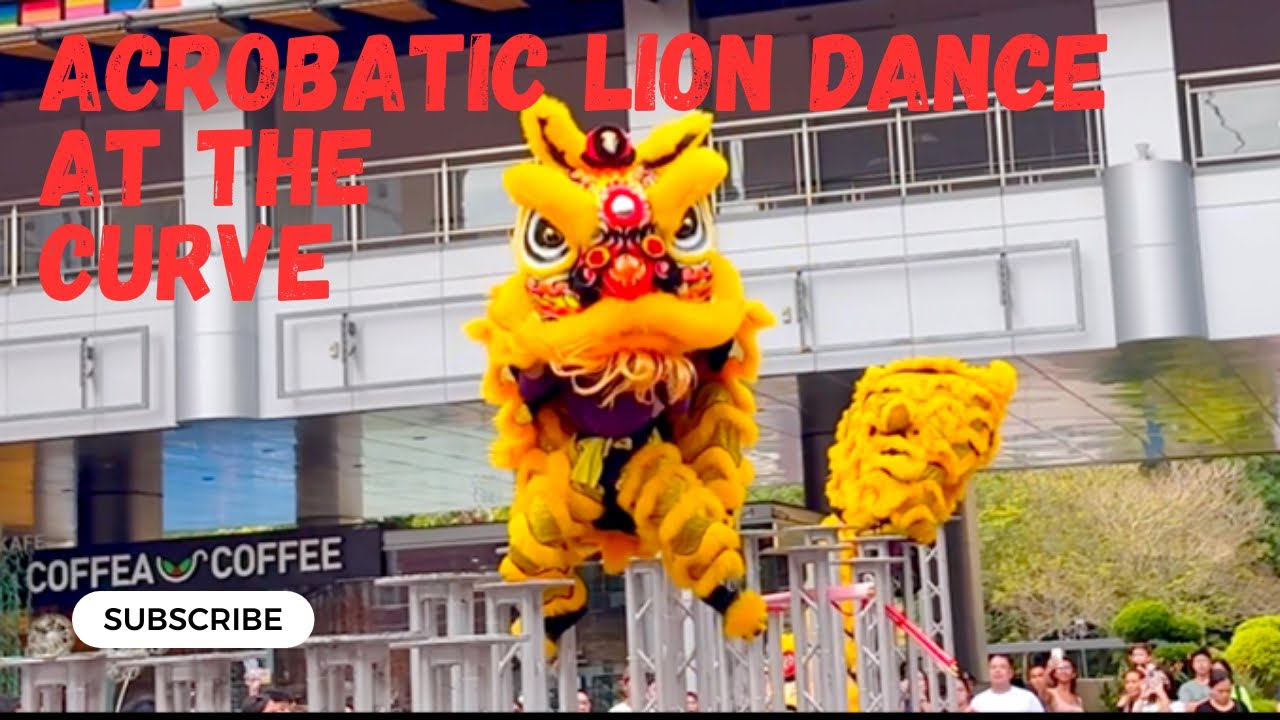 Acrobatic Lion Dance at The Piazza, The Curve Shopping Mall - YouTube