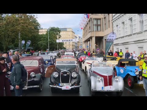 Historic cars hit the road in endurance rally from Prague to Bratislava