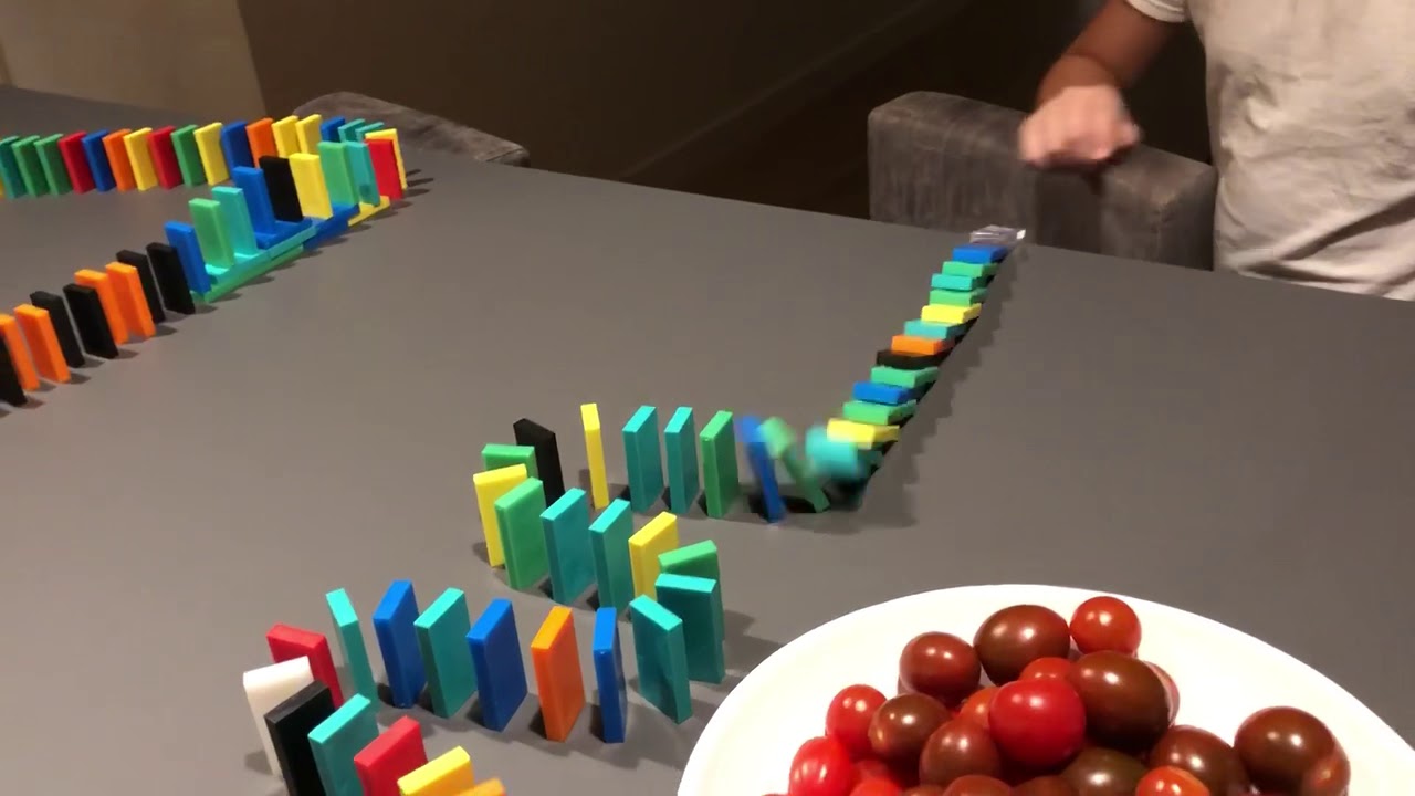 Domino Run #1 // Topple - YouTube