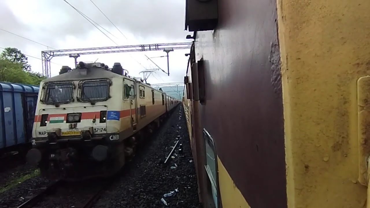 12618 Hazrat nizamuddin ernakulam Mangala lakshdweep express overtaking ...