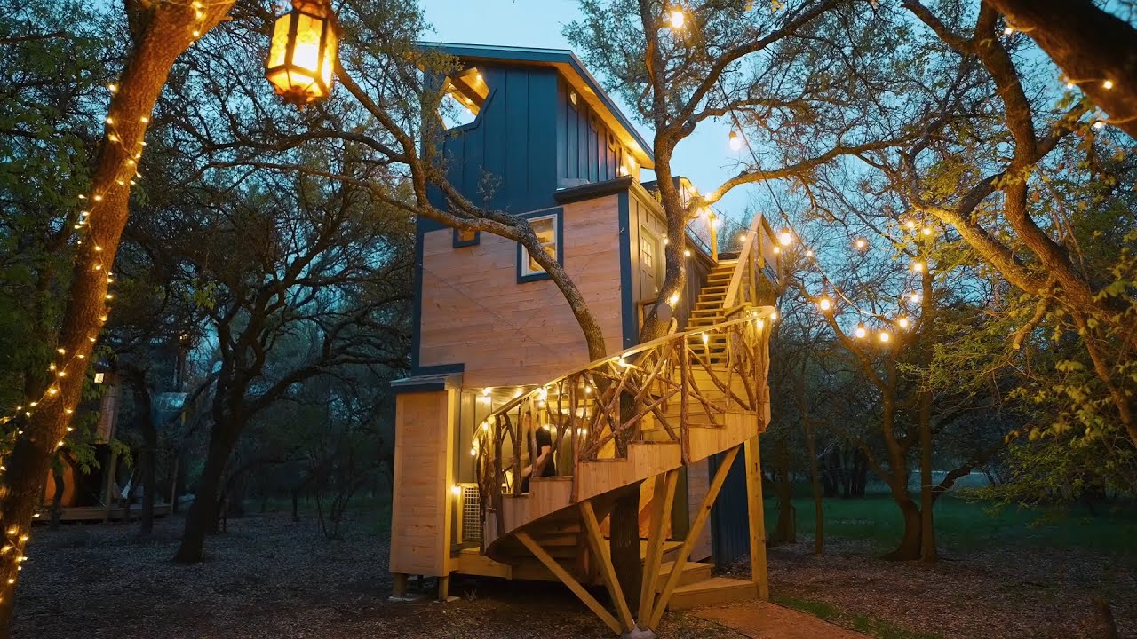 3 Story Treehouse at HoneyTree Farm - YouTube