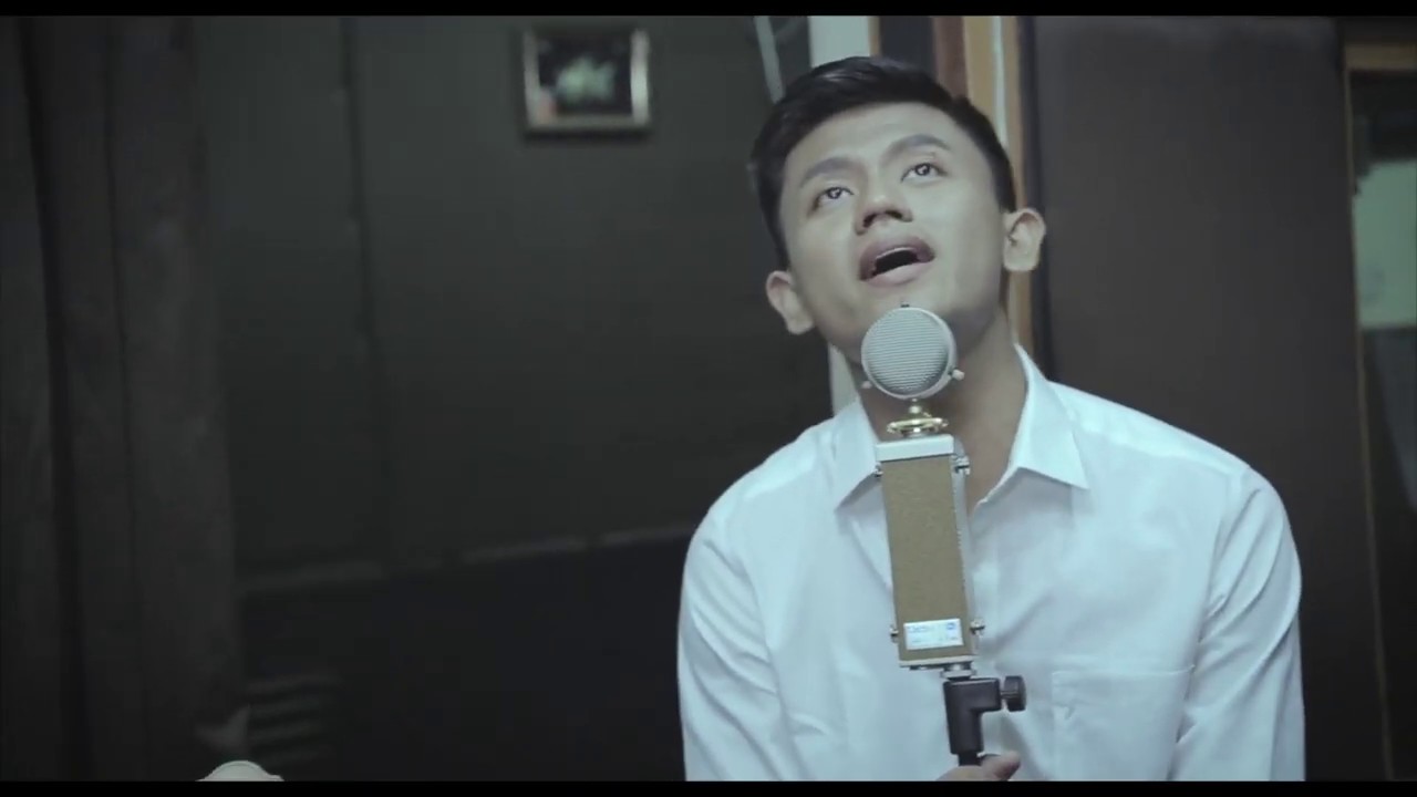 အဖြူရောင် - Cover By Phyo Htet Ko ( A Phyu Yaung ) - YouTube