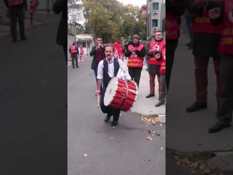 Davulcu Ramo MSC/Medlog işçilerini ziyarete gelmiş. Hoşgelmiş.