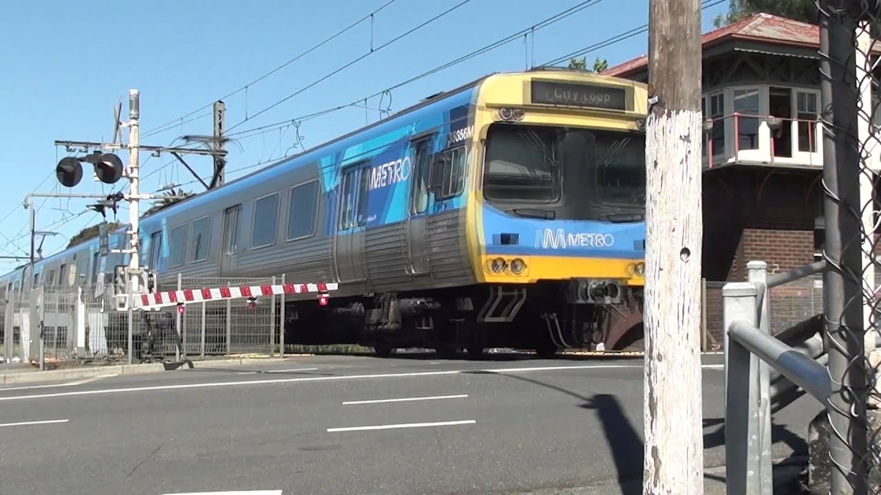 Metro Trains and V/Line at Kensington: Melbourne Trains - YouTube
